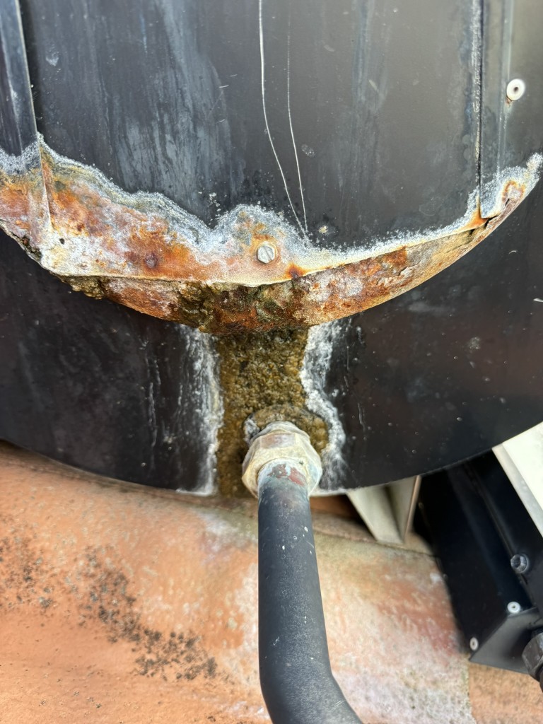 10 Common Hot Water System Problems and How to Fix Them - News Solartex
