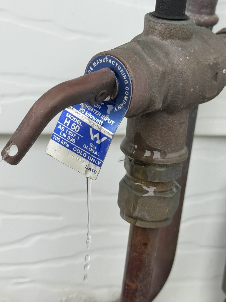 10 Common Hot Water System Problems and How to Fix Them - News Solartex